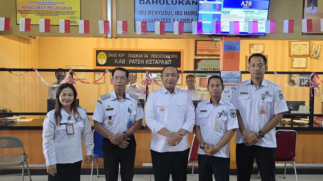 Bupati Alex Kunjungi Disdukcapil, Pastikan Kinerja dan Efetivitas Pelayanan - Hariantribuana.co