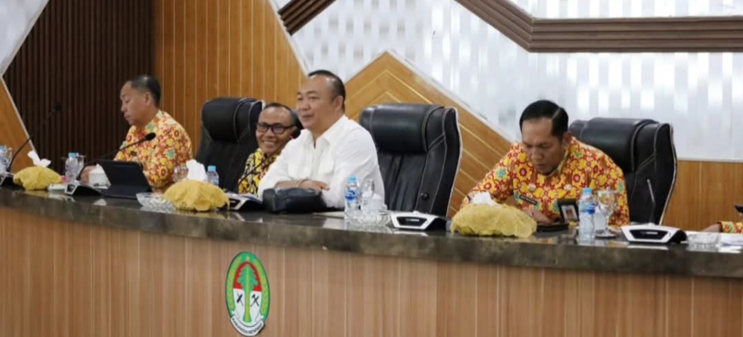 Bupati Alex Pimpin Rapat Evaluasi Pembangunan Triwulan I - Hariantribuana.co